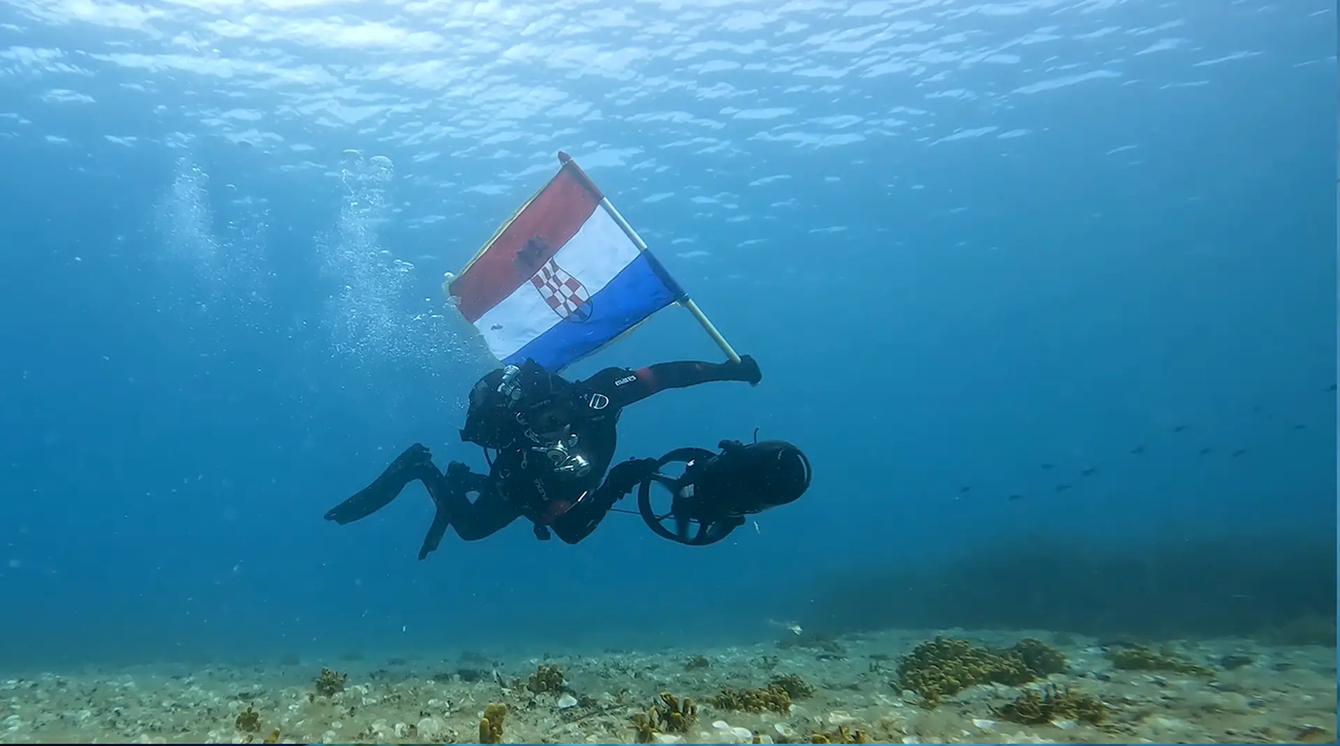 Na dan Oluje ronim s hrvatskom zastavom neka se zna: Hrvatska neće ...